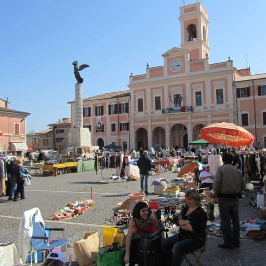 The 20 Best Flea Markets in Spain - Flea Market Insiders